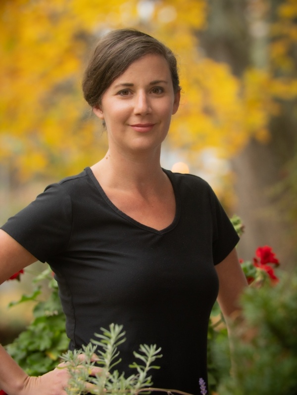 Janine Robledo • Maestra